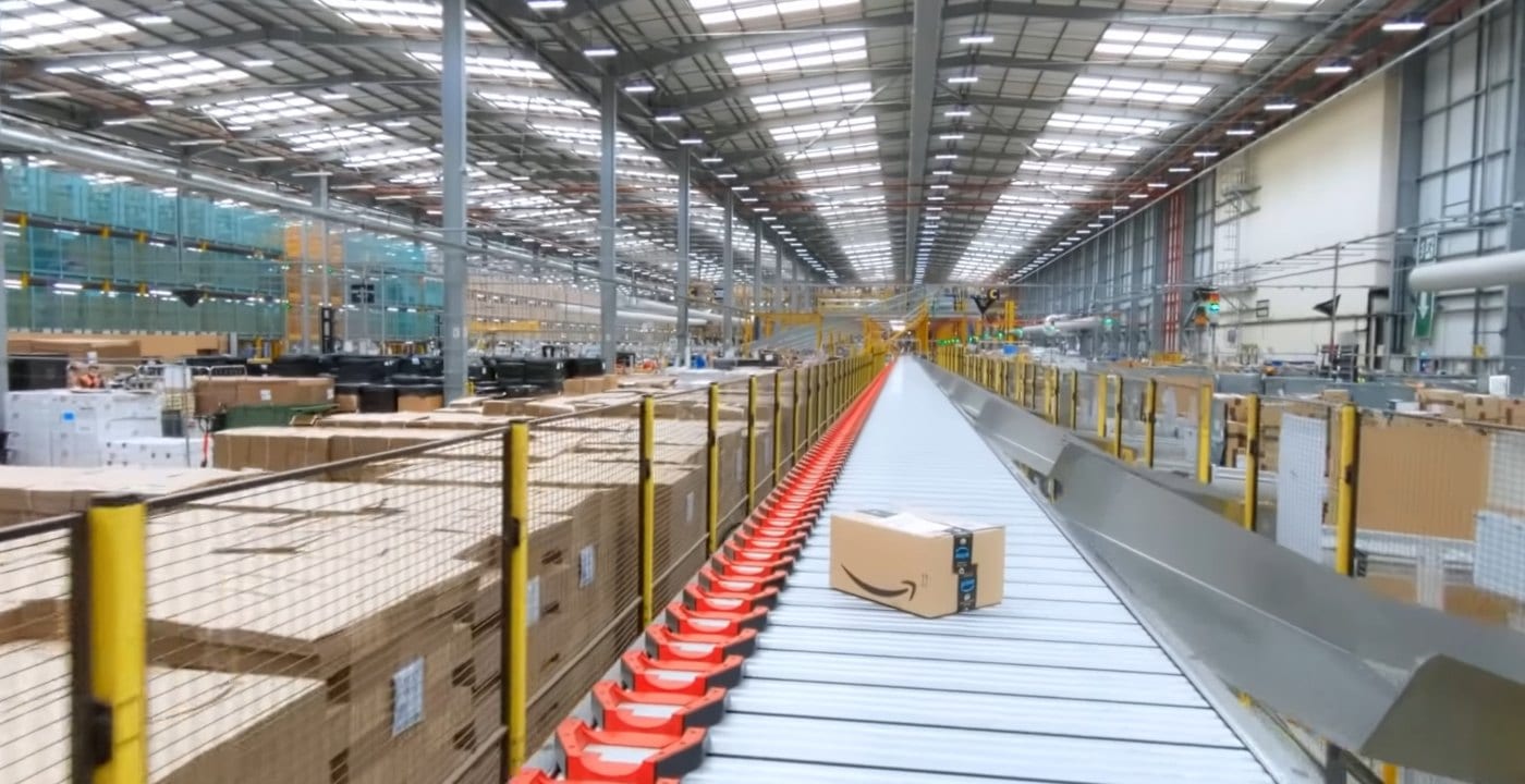 Amazon propone delle visite virtuali guidate ai suoi magazzini