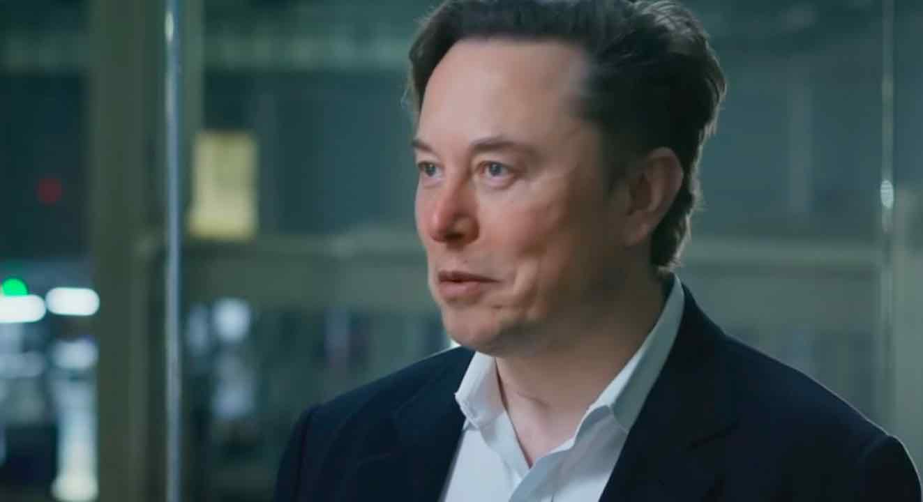 Elon Musk minaccia Apple: il motivo